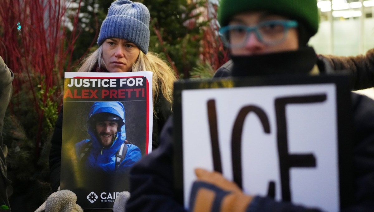 Two federal officers fired their weapons in Alex Pretti shooting: DHS