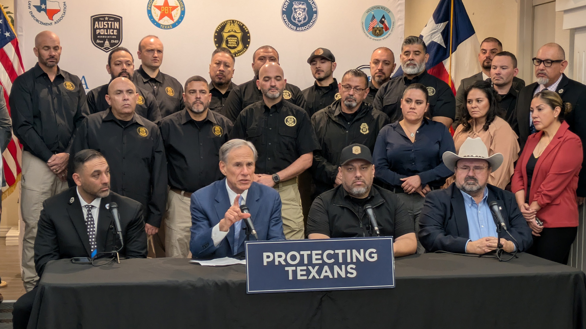 Abbott locks down coveted Border Patrol union's endorsement