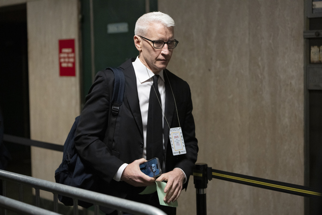 Anderson Cooper announces 60 Minutes departure
